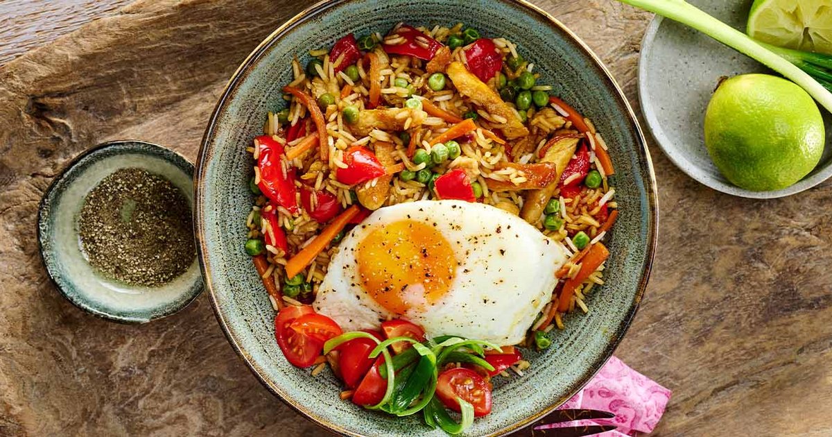 Nasi goren au poulet, œufs et sauce soja sucrée | Kikkoman