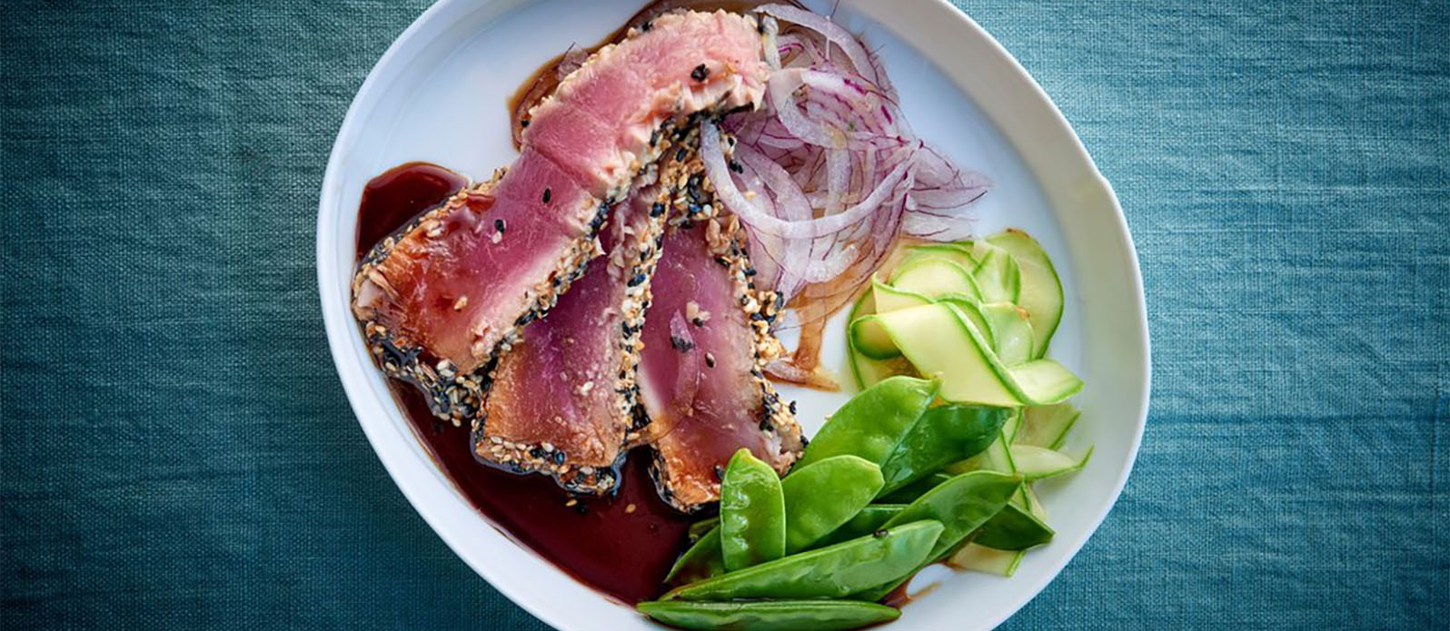 Steaks de thon grillés avec des graines de sésame | Kikkoman